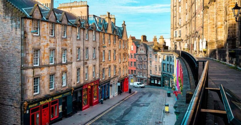 Edinburgh: Guided Harry Potter Tour in French - The Charm of the Guide and Group Experience
