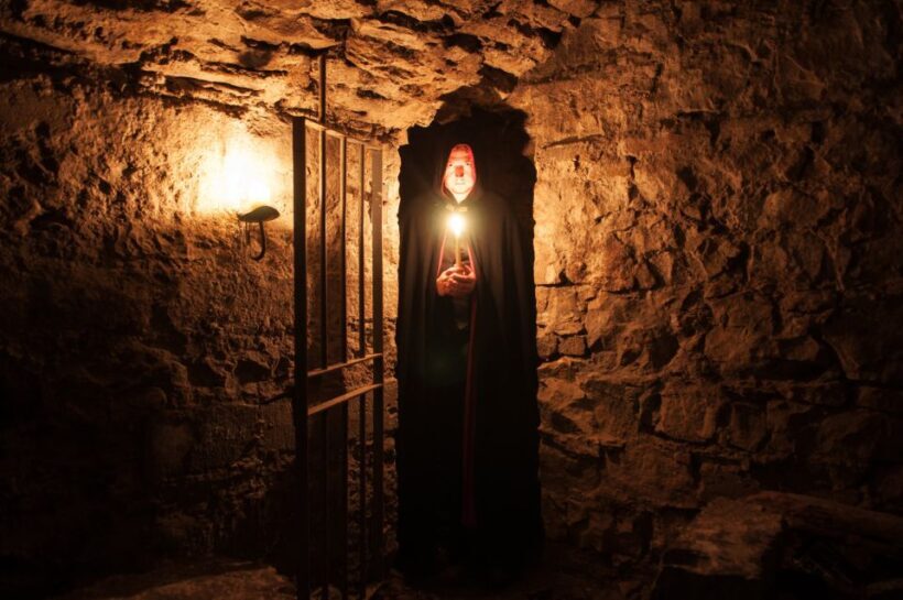 Edinburgh: Immersive Small-Group Haunted Underground Tour - The Sum Up