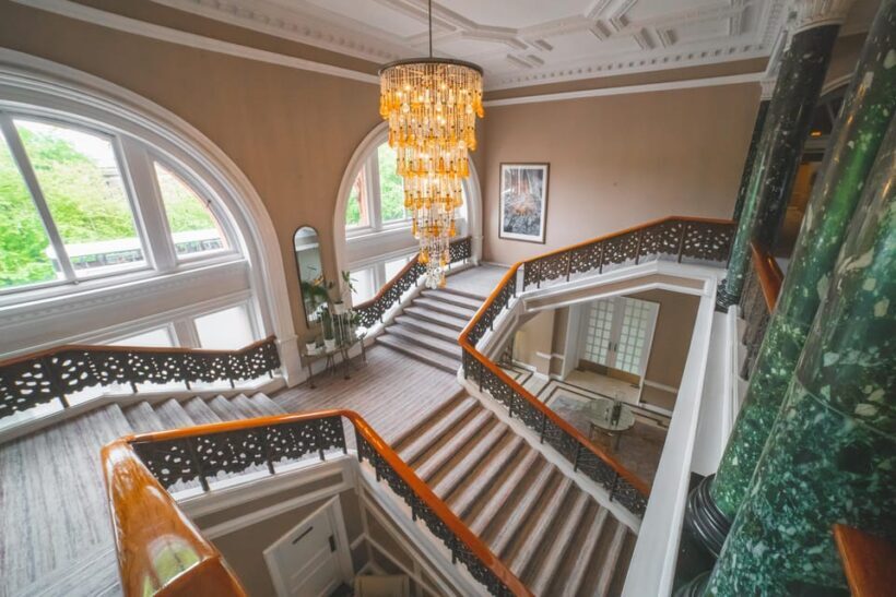 Edinburgh: Magic show, with famous magician, in luxury hotel - Key Points
