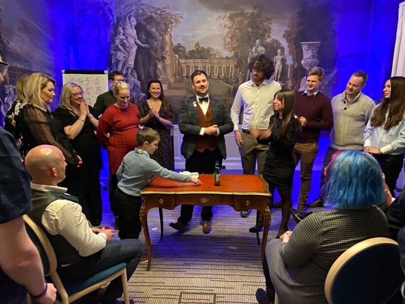 Edinburgh: Magic show, with famous magician, in luxury hotel - The Venue and Its Atmosphere