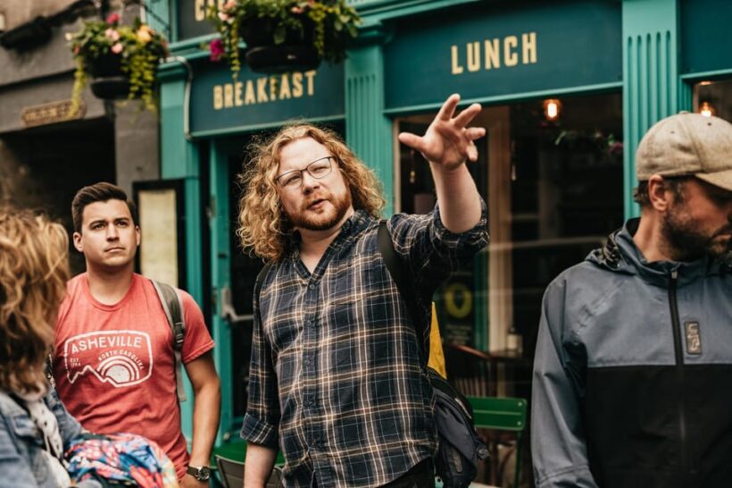 Edinburgh: Old Town Guided Walking Tour and Beer Tasting - Exploring Edinburgh’s Old Town Through Beer and History