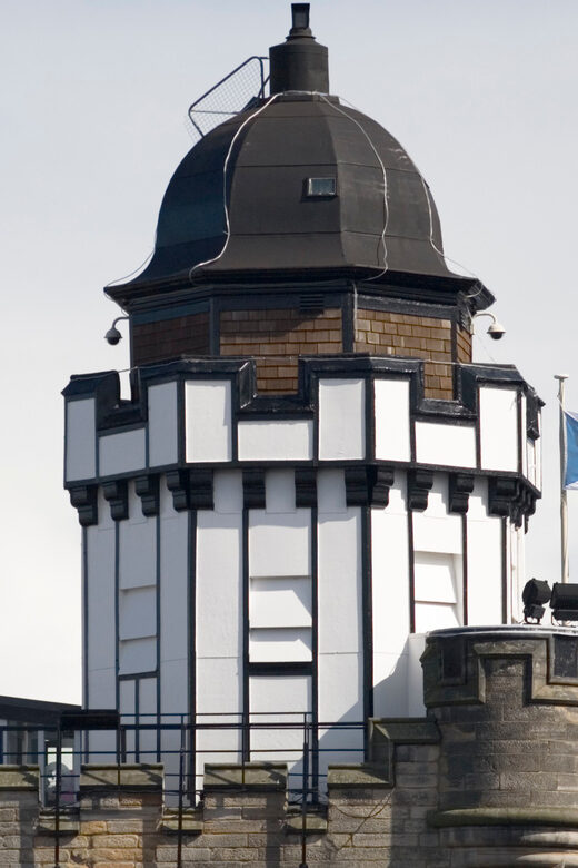 Edinburgh: Old Town Walking Tour with an APP - The Experience: What’s Included and What’s Not