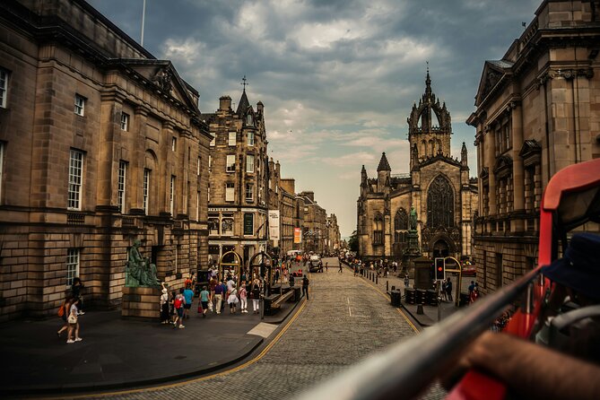 Edinburgh: Old Towns Highlights Walking Tour - Getting to the Meeting Point