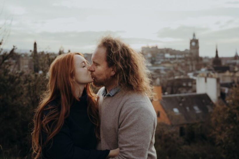 Edinburgh: Photo Shoot with a Private Vacation Photographer - The Pros and Cons