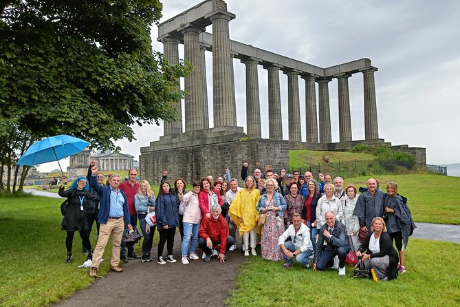 Edinburgh Private Walking Tour in Spanish - Experiencing the Local Culture