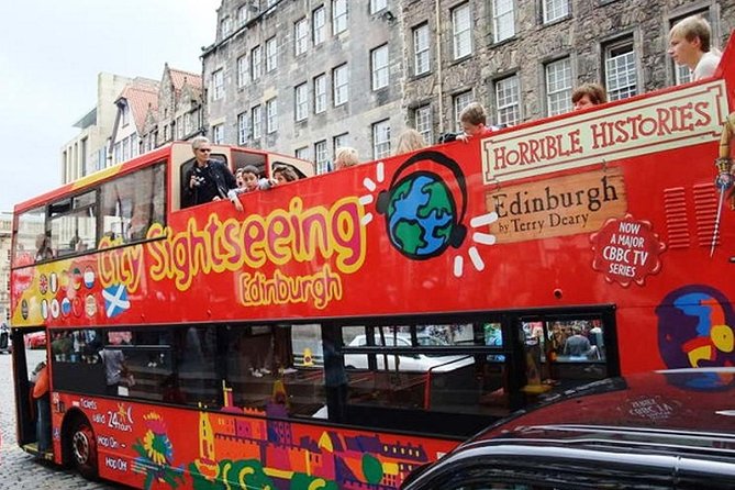 Edinburgh Rail Trip From London With Castle Entry and Hop-On Hop-Off Bus - Exploring Edinburghs Old Town and UNESCO Sites