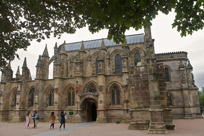 Edinburgh: Rosslyn Chapel, the Borders & Glenkinchie Distillery - Exploring Melrose Abbey