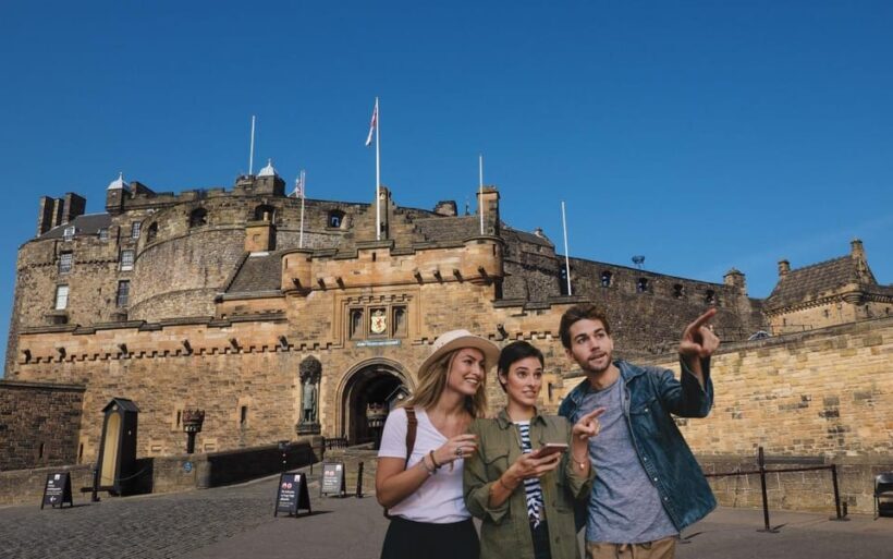Edinburgh: Royal Mile Walking Tour & Exploration Game - What to Expect at Each Stop