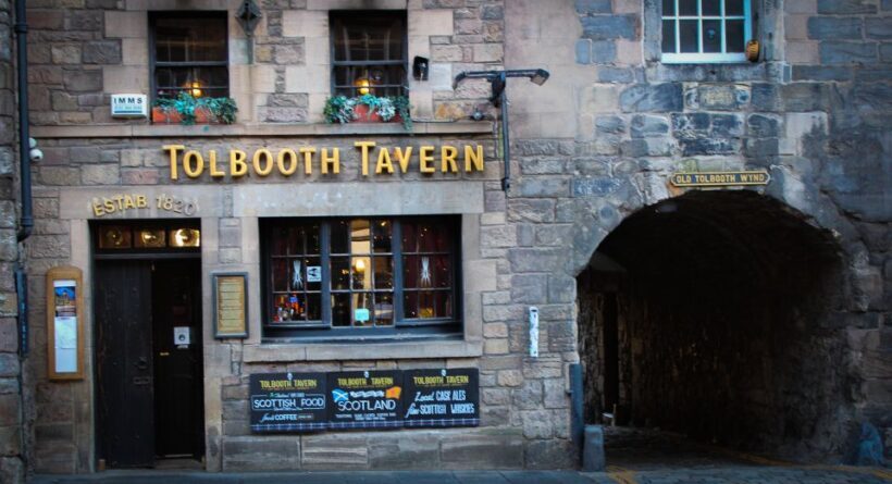 Edinburgh: Tolbooth Tavern Haggis Taster & Whisky Sampling - Introduction