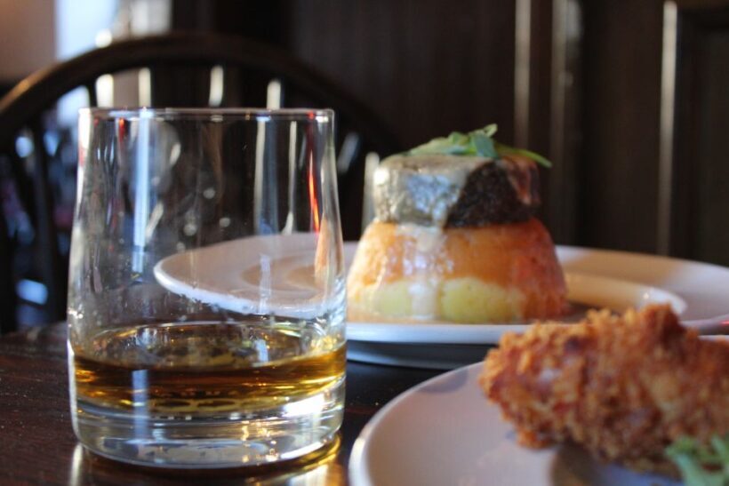 Edinburgh: Tolbooth Tavern Haggis Taster & Whisky Sampling - The Sum Up