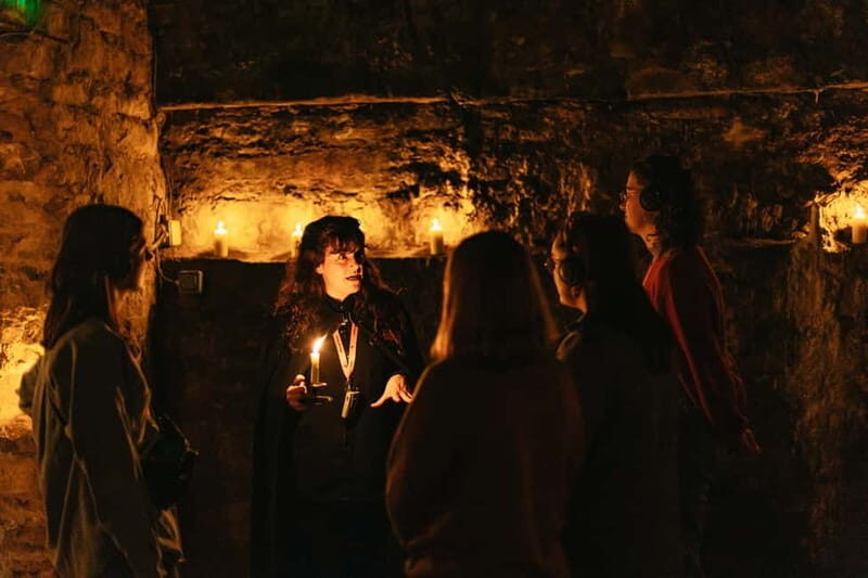 Edinburgh: Underground Vaults Evening Ghost Tour with Whisky - Balancing the Experience: The Pros and Cons