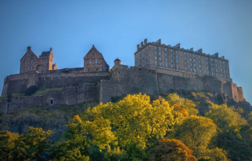 Edinburgh Welcome Tour: Private Tour with a Local - Key Points