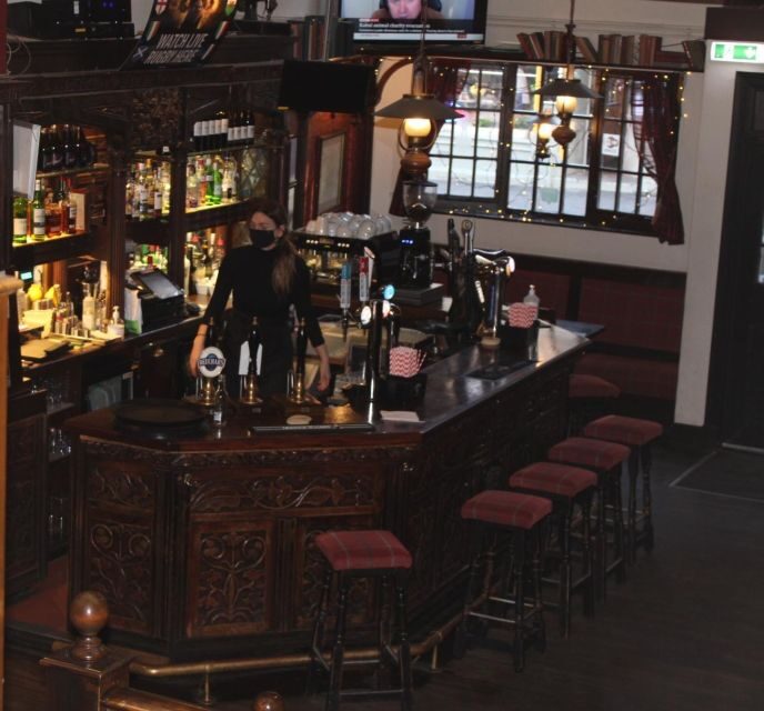 Edinburgh: Whisky Flight in one of the oldest pubs - The Historic Venue: The Tolbooth Tavern