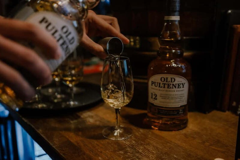 Edinburgh: Whisky Tasting and Storytelling in a Historic Pub - Key Points