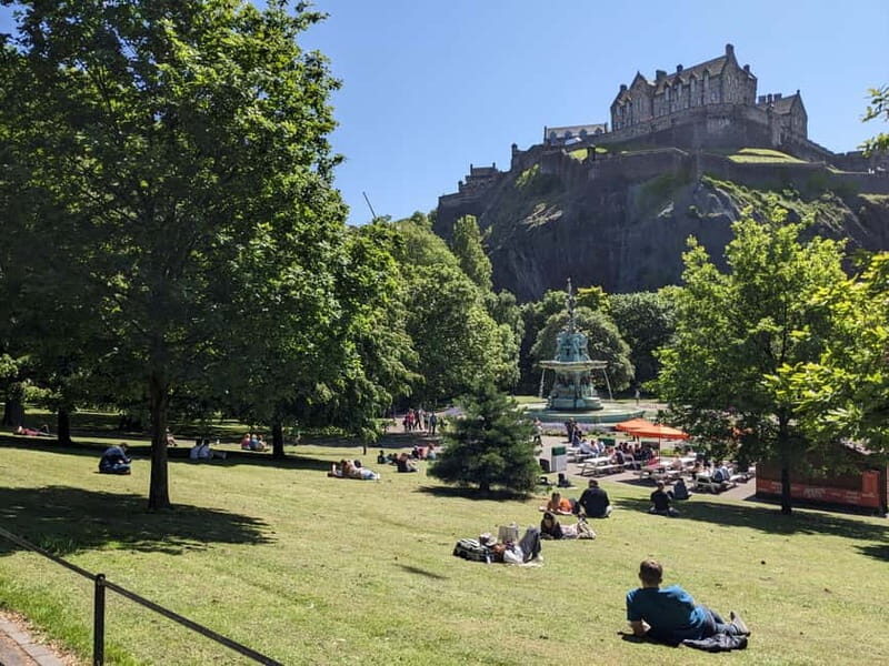 Edinburgh's must-see attractions: walking tour in French - Why Choose This Tour?