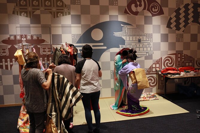 EDOCCO Teahouse - Kimono Dressing for Photos