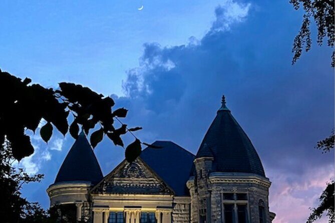 Eerie Old Louisville Photo Tour with Welcome Cocktail - A Closer Look at the Eerie Old Louisville Photo Tour