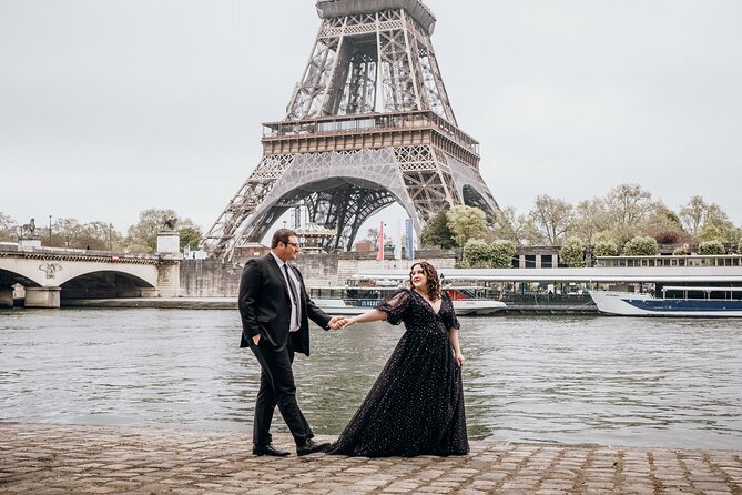 Eiffel Tower Private Photoshoot With a Professional Photographer - FAQ