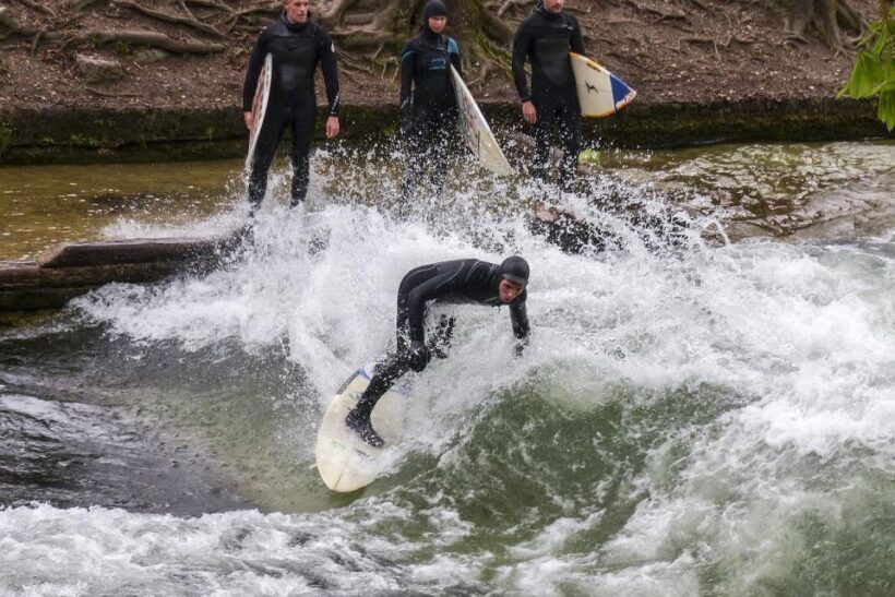 Eisbachwelle: Surfing in the center of Munich - Germany - Meeting Points and Logistics
