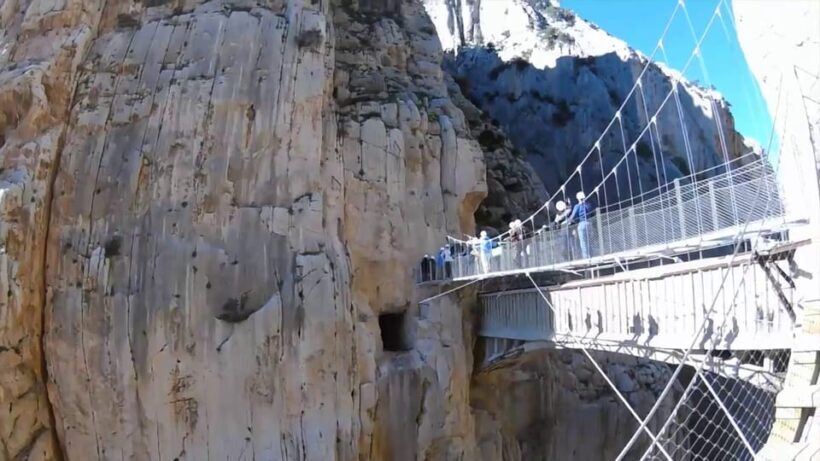 El Chorro: Caminito del Rey Gorge Route Guided Walking Tour - The Experience in Detail