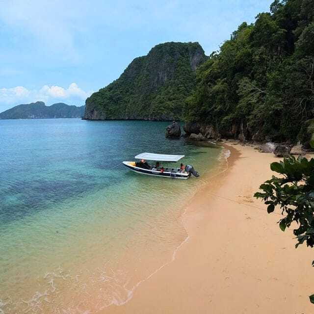 El Nido: Island Hopping Tour B Snake Island with transfer - The Guide and Group Experience