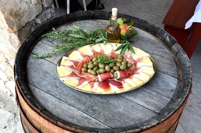 Elaphite Islands Cruise With Local Gastronomy at Captains House - Onboard Atmosphere