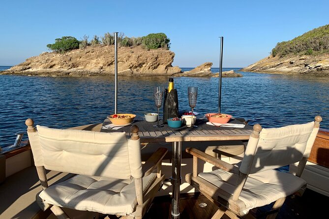 Elba Island - Aperitif on the Boat at Sunset - Private - Aperitif and Local Delicacies