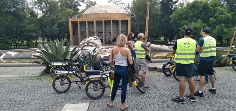 Electric Bike City Tour with a taco stop. - Meeting Point and Practicalities