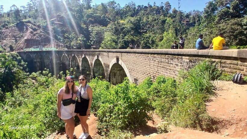 Ella: 9 Arches Bridge, Little Adam's Peak, Tea Factory, Food - Visiting the Tea Factory