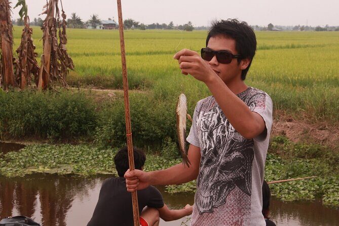Embrace the Farmer's Way: Dive into the Paddy Farming Adventure - The Experience from the Travelers’ Perspective