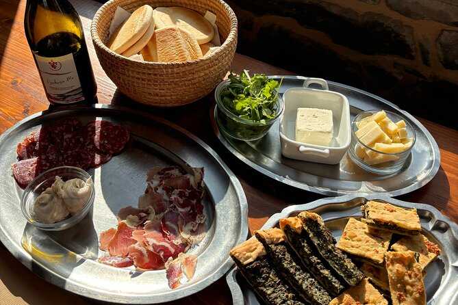 Emilian Mountains: Local Flavours, Castle & outdoors - Farm-to-Table Lunch at Podere Musiara di Benassi Filippo