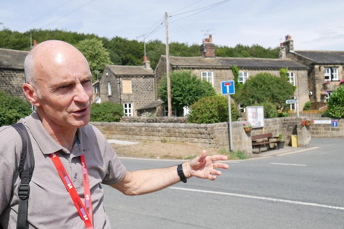 Emmerdale Classic Locations Bus Tour From Leeds - Accessibility and Family Considerations