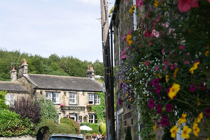 Emmerdale Classic Locations Bus Tour From Leeds - Pricing and Payment Options
