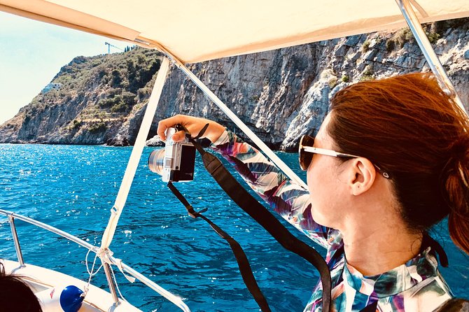 EN 21 boat rental without license on the Amalfi coast - Who Should Consider This Experience?