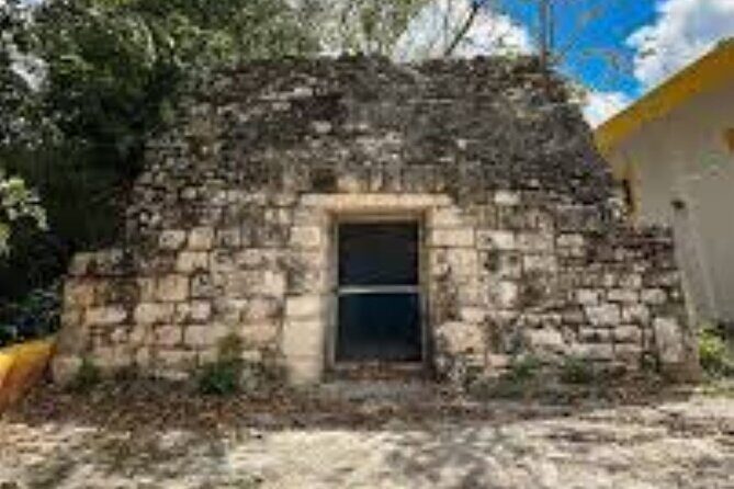 EN Jade Cavern in Jeep Snorkeling Tour & Lunch - Who will love this tour?