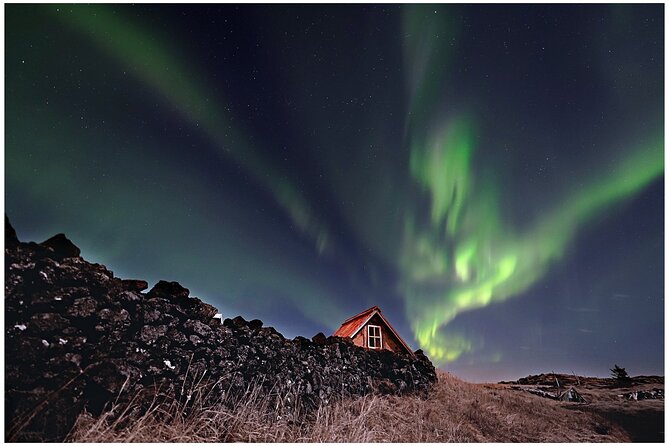 Enchanted Northern Lights: Hot chocolate & Photos - Small Group! - What Makes This Tour Stand Out?