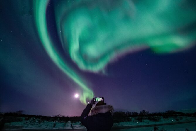 Enchanted Northern Lights: Hot chocolate & Photos - Small Group! - The Experience: A Mix of Nature and Comfort
