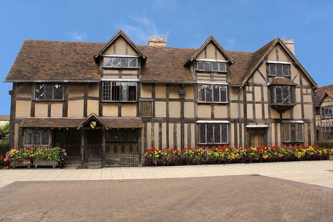 England in One Day: Stonehenge, Bath, the Cotswolds and Stratford-Upon-Avon Day Trip From London - Experiencing the Charm of Stratford-upon-Avon