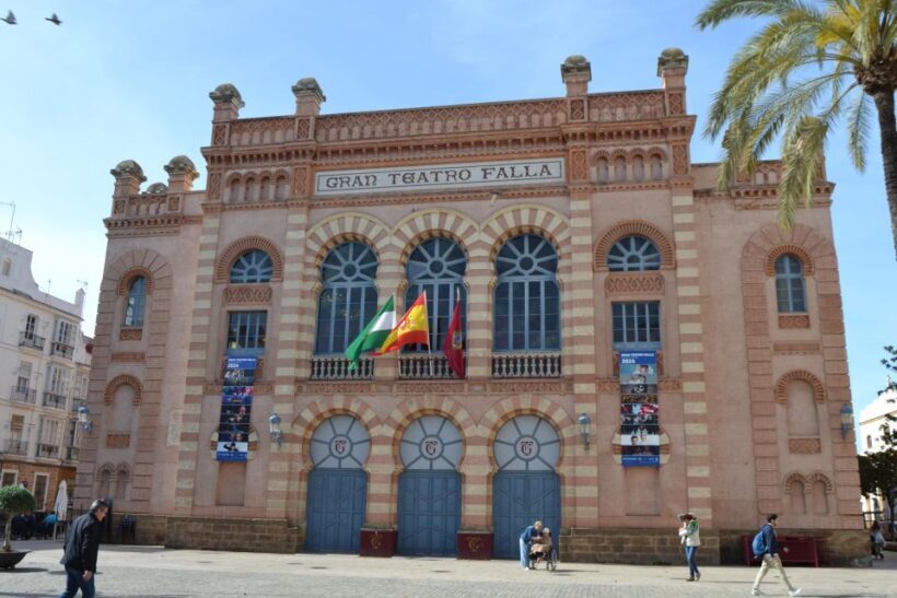 English Cádiz Tour: Walking Tour with Local Guide - Key Points