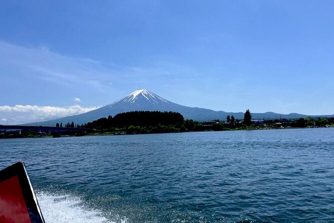 English Guided Mt. Fuji and Lake Kawaguchi Group Tour - Discovering the Serene Lake Kawaguchi