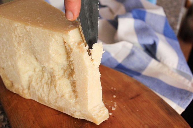 Enjoy a Private, Owner-Led Balsamic Vinegar Tour and Tasting in Vignola, Modena - Savoring the Flavors: A Guided Tasting Experience