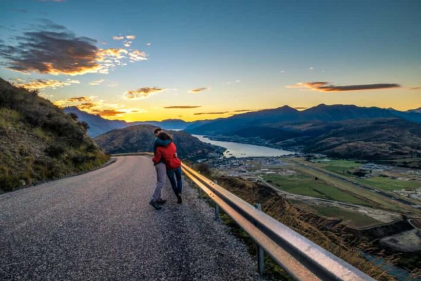Enjoying Queenstown Walking Tour for Couples - Why This Tour Is Worth Considering