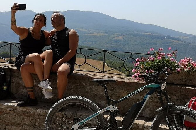 Enobike tour to Lake Corbara and Titignano Castle - An In-Depth Look at the Tour Experience
