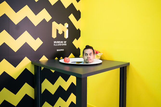 Entrance to the Museum of Illusions Madrid - Getting to the Museum