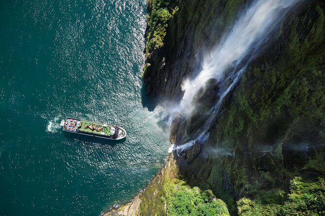 Epic Milford Guided Tour from Te Anau - Exploring Milford Sound on a Guided Day Tour from Te Anau