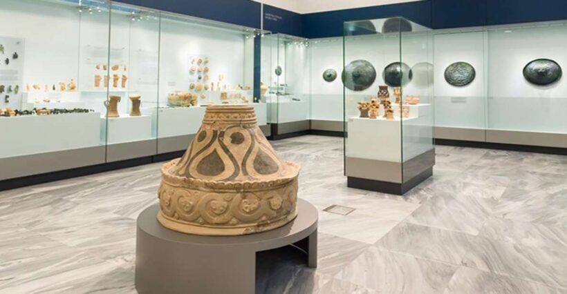 eraklion Walking Tour with Archaeological Museum - Key Points