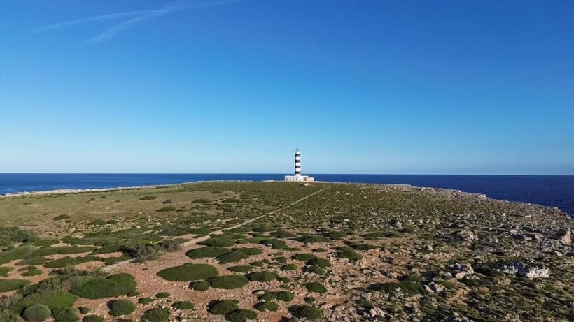Es Castell : Private boat tour with aperitif and sunset. - Key Points