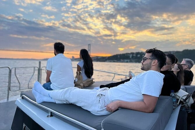 Escape the Crowds: Relaxing Sunset Cruise for 35 Guests or Less - What Makes This Tour Stand Out?