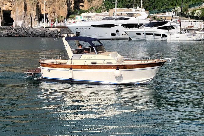 Escape with us to Amalfi - The boat and crew: quality and professionalism