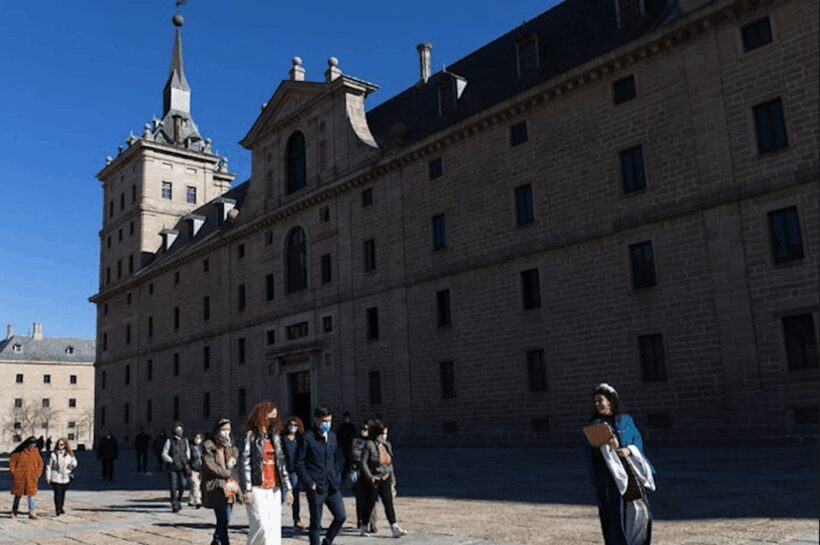 Escorial & Segovia: Private Minivan Tour from Madrid - The Experience from the Perspective of Travelers